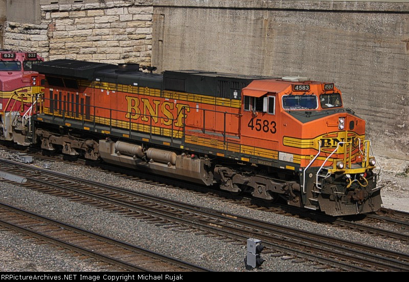 BNSF 4583